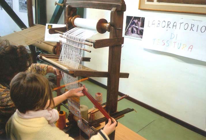 I telai dal medioevo | Museo del Tessile