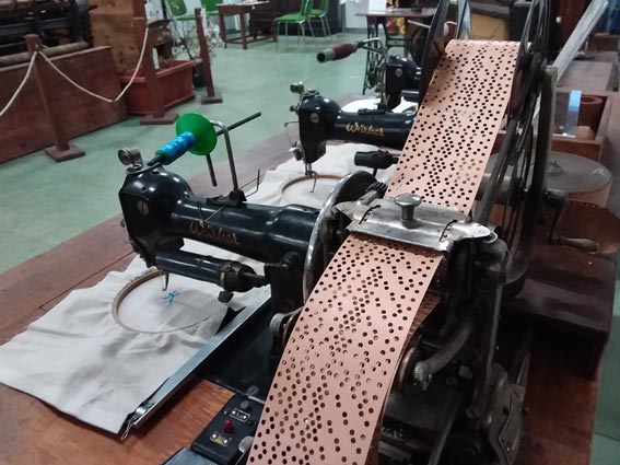 macchina da ricamo wurker | Museo del Tessile